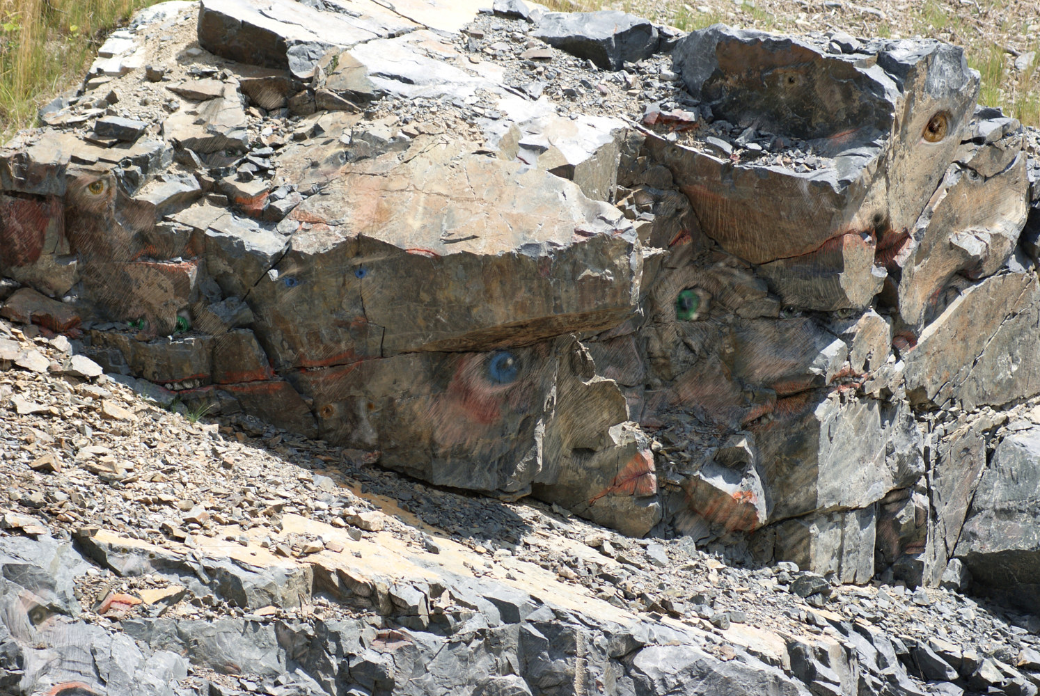 Rockfaces Series ~ la série "Faces dans les parois rocheuses" - Marc ...