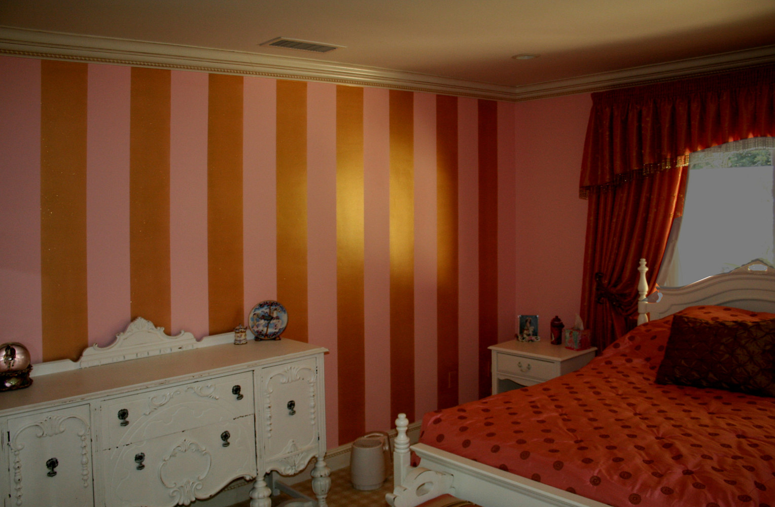 Stippling wall surface - Robert Milling Studios